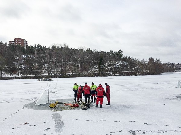 Vinterdykövning i Vinterviken - BÄTTRE STADSDEL