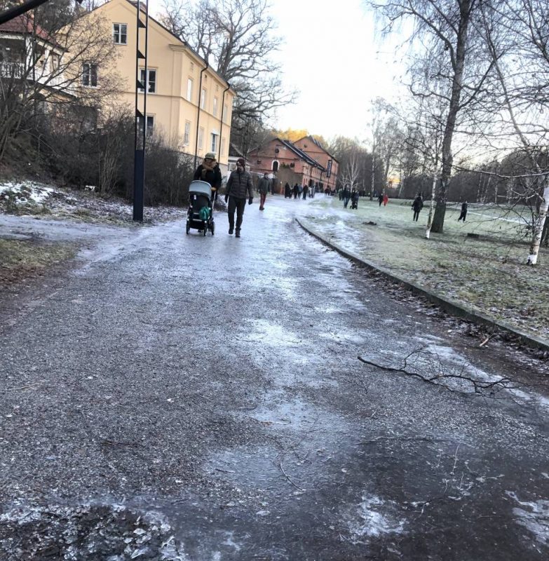 Populärt promenera runt Vinterviken - BÄTTRE STADSDEL