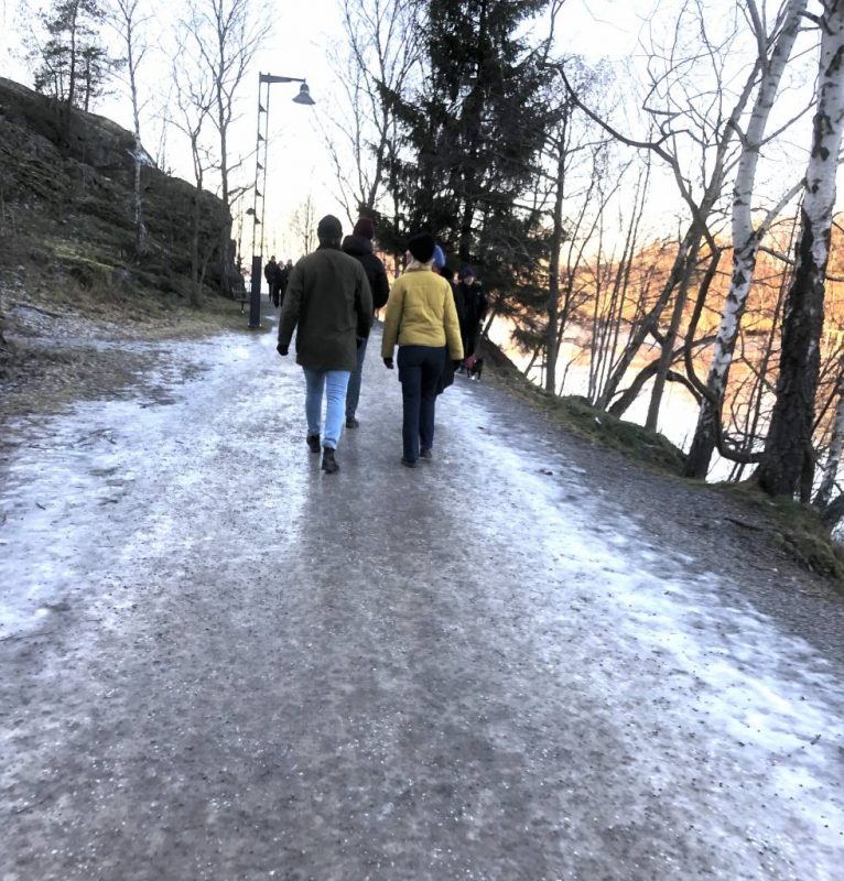 Populärt promenera runt Vinterviken - BÄTTRE STADSDEL